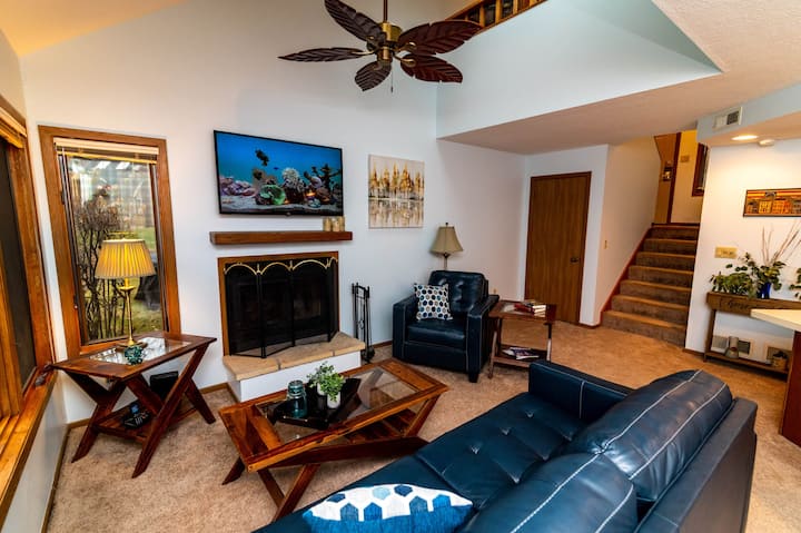 Snug Getaway, Near Resort, Owners' Club, Pool. Dog Friendly! - Galena, IL