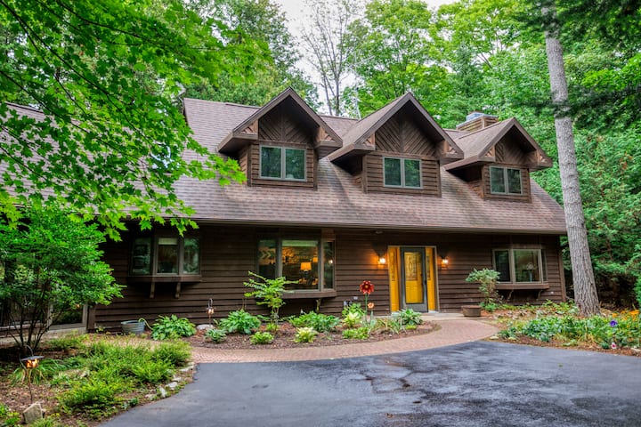 Private, Wooded Lot - Sleeps 10 - Asher Manor - Egg Harbor, WI