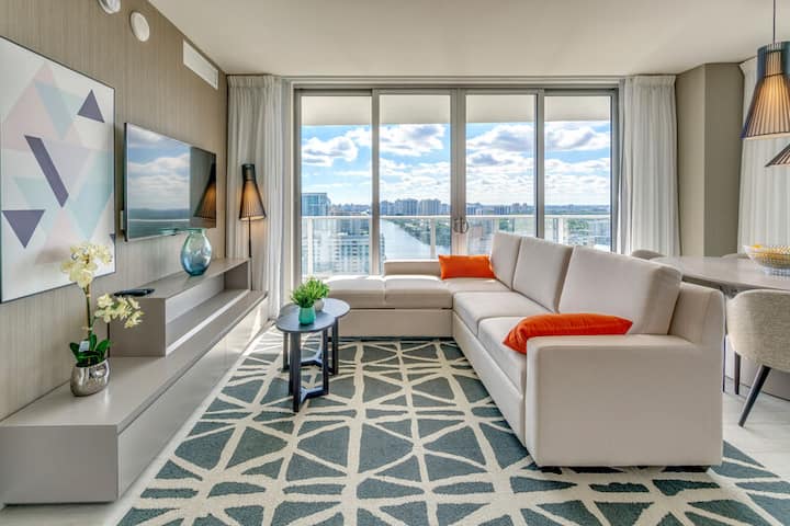 Spectacular Lux Corner Condo Waterviews! - Hollywood, FL
