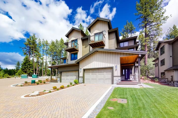 Gondola Vista - 6 Bedroom Villa - South Lake Tahoe, CA
