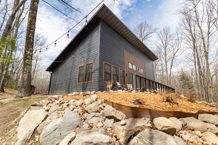 Lilypad Lake House - Snowmobile Trail Access - Hayward, WI