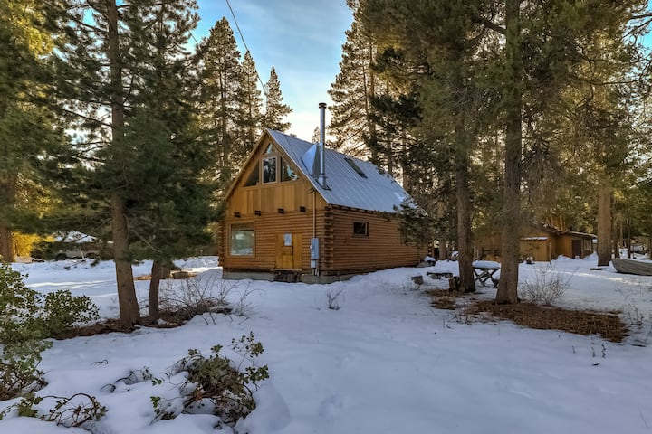 Augie’s Authentic Log Cabin! Pets Welcome! - Grass Lake, South Lake Tahoe