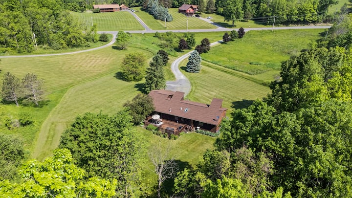 Hot Tub | Pet Friendly | Canandaigua | Flx - Bloomfield, NY