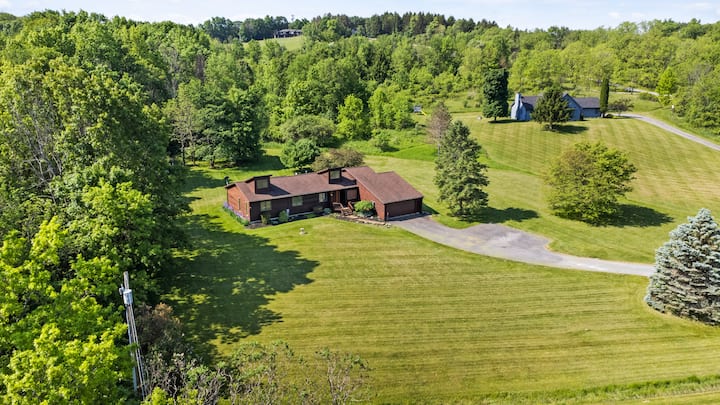 Private Canandaigua Retreat- Hot Tub/pet Friendly - Canandaigua, NY