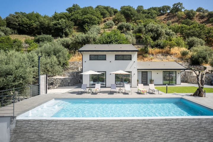 3 Bedroom Modern Villa, Pool, Savoca, East Sicily - Roccalumera