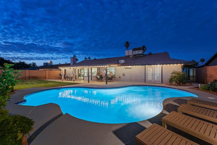 Lux Glendale Home With Free Private Heated Pool - Phoenix, AZ