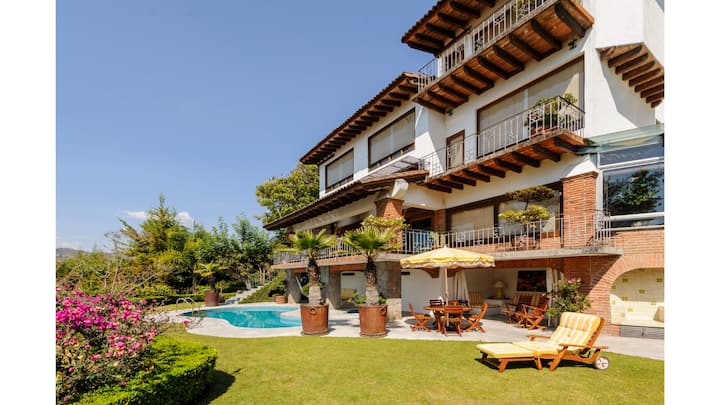 Casa Waleska: With A View Of Valle Lake - Valle de Bravo