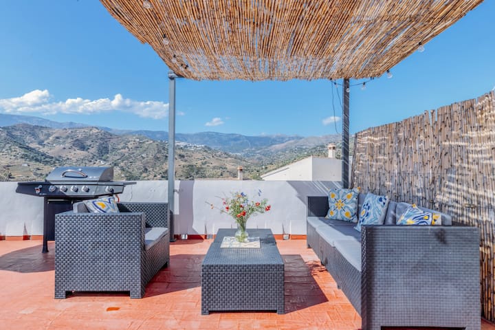 House In The Hart Of Sayalonga - Torrox