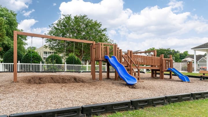 Kingsgate Resort - 2 Bedroom Mobility - Williamsburg, VA