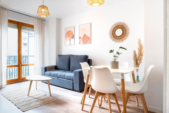 Loira Berdusan: Confort Moderno Cerca Del Ave - Zaragoza, España