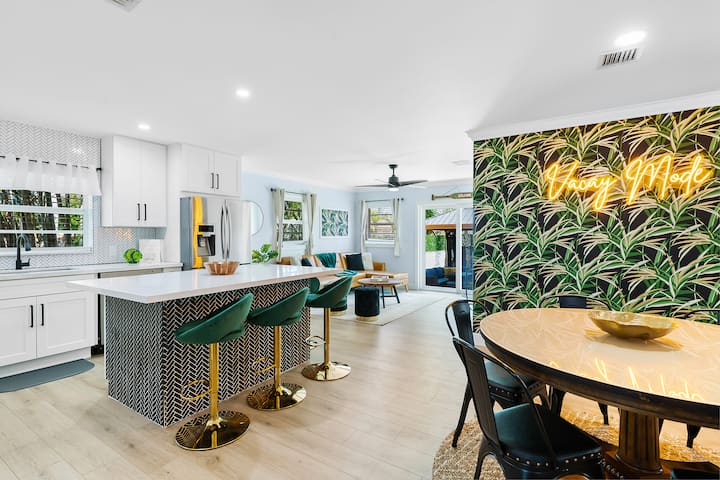Luxury Spa/golf Villa With Pool Table! - Dania Beach, FL