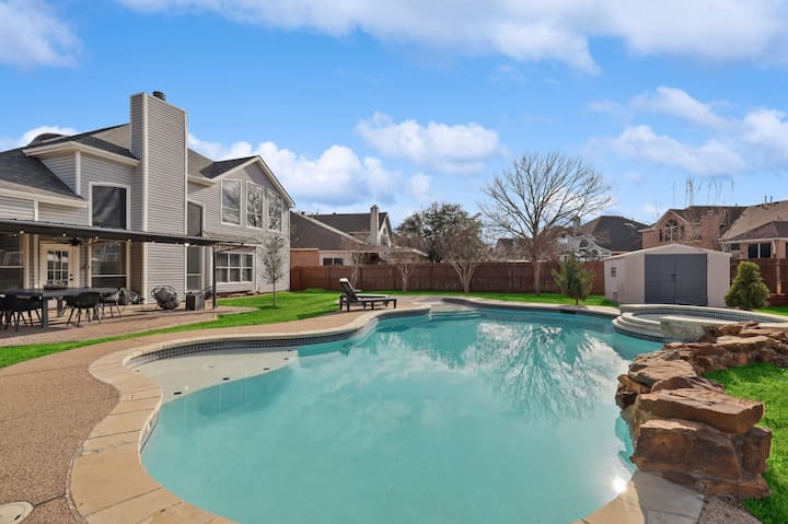 Stylish, Spacious, Convenient - 6-bd/2.5-ba + Pool - Fort Worth, TX