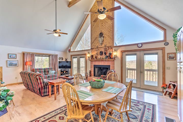 Family-friendly Murphy Cabin W/ Deck & Fire Pit! - Murphy, NC