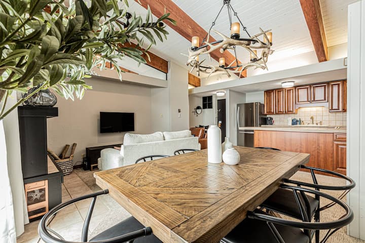 Adventure Starts Here! Hike In/out, Heated Pool, Hot Tub, Gym, Elevator, Grill, & Top-floor Privacy! - Steamboat Springs