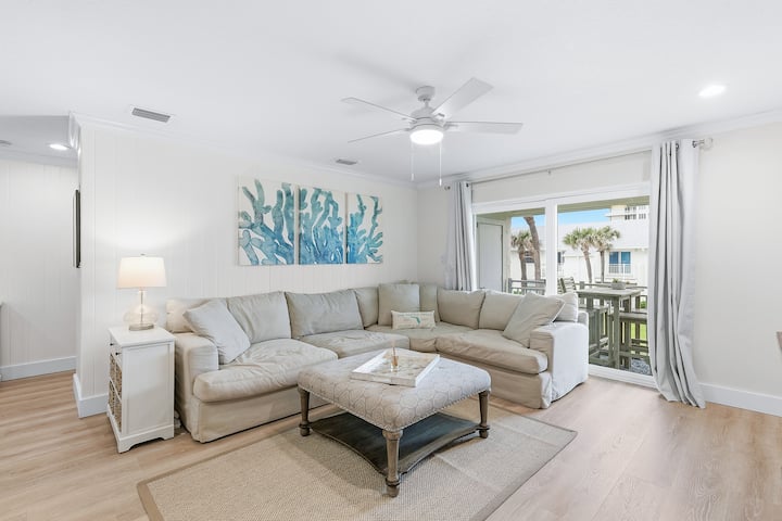 Chic, Updated Ocean View Condo On No-drive Beach - New Smyrna Beach, FL