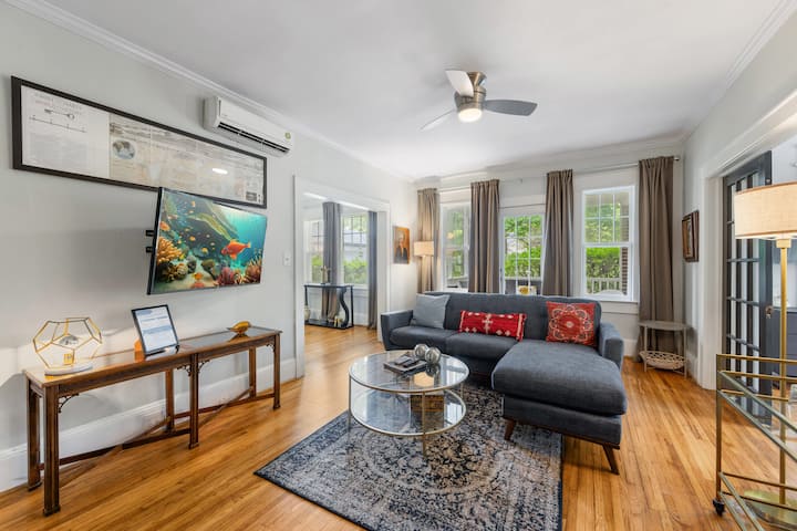 Stylish Dilworth 2br King Condo | Porch | Walkable - Charlotte