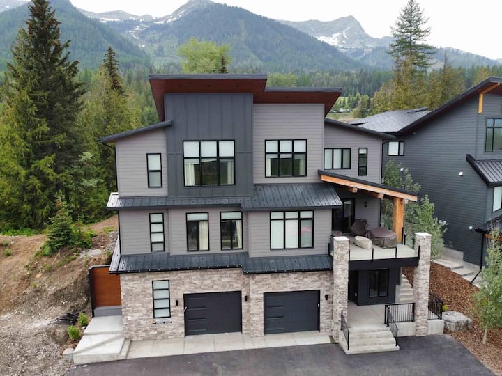 Ski In/out. Luxury With Hot Tub & Ev Charger - Fernie