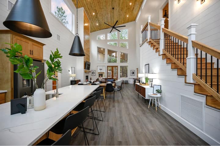 New Spectacular Modern Retreat -The Fika House-lux - Broken Bow, OK
