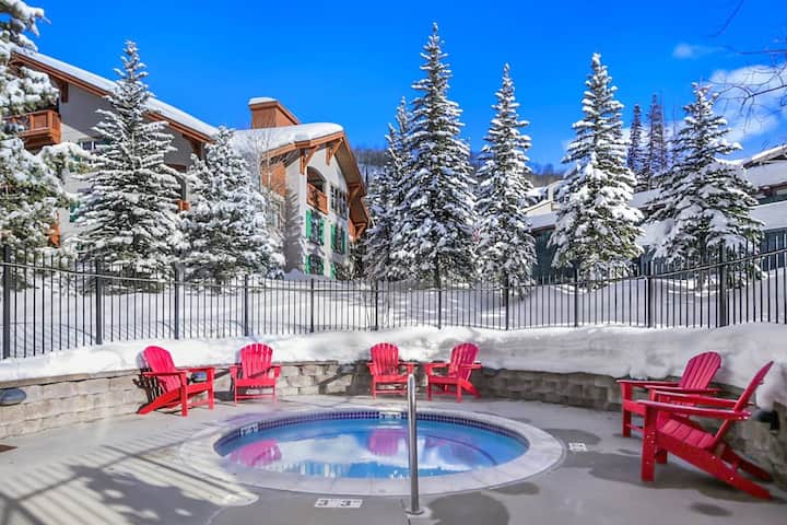 Cozy Ski-in/out Condo: Hot Tub, Great Views, Pool! - Forest Lake, Midway
