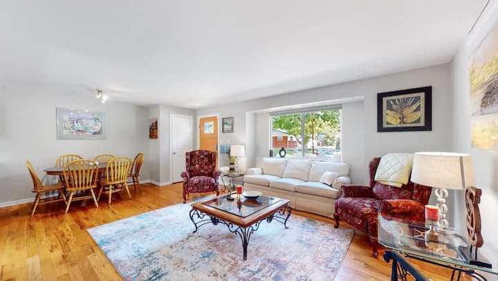 Spacious Home With King Beds, Large Yard, & Family - Centennial, CO