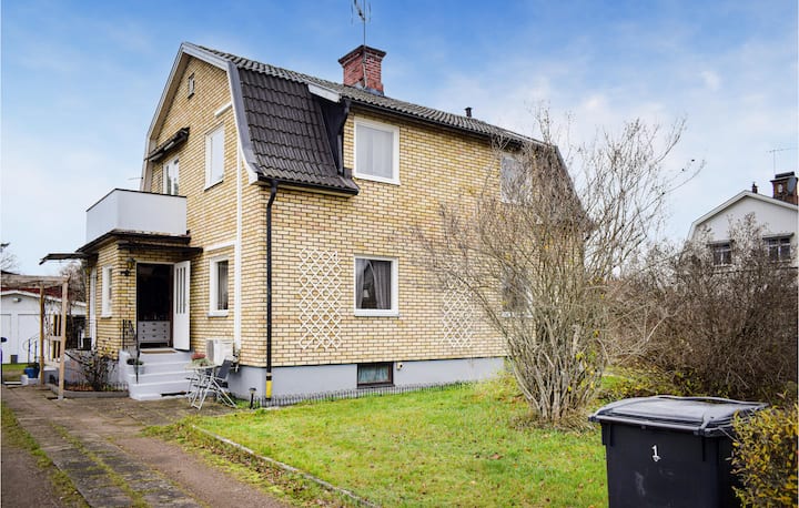 2 Bedroom Nice Apartment In Hultsfred - Hultsfred