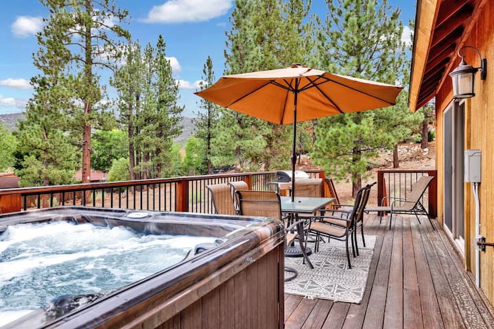 Eagle Ridge Views Log Cabin W/ Hot Tub + Games - Big Bear Lake, CA