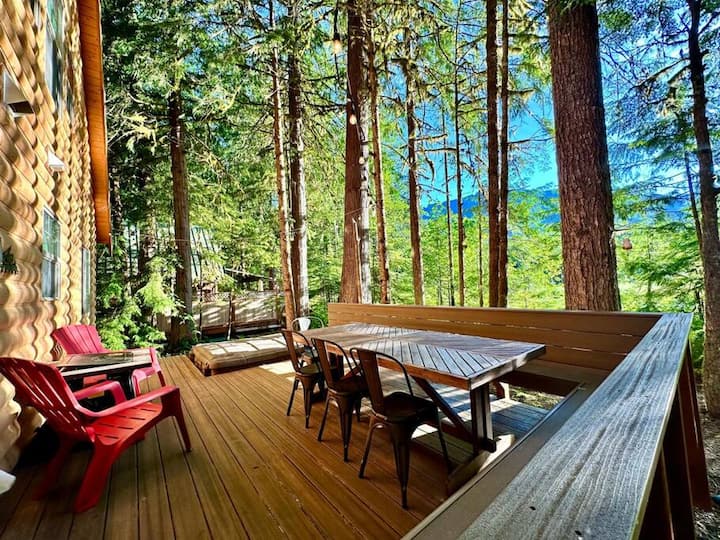 Mt. Baker Lodge | 3br+loft, Hot Tub, Ski Retreat - Glacier, WA