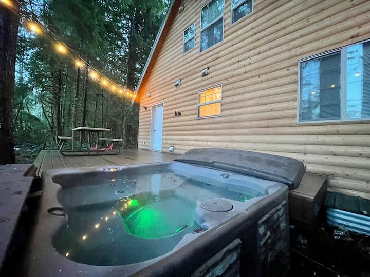 Pet-friendly Mt Baker | Hot Tub, Bbq + Patio, Pets - Glacier, WA