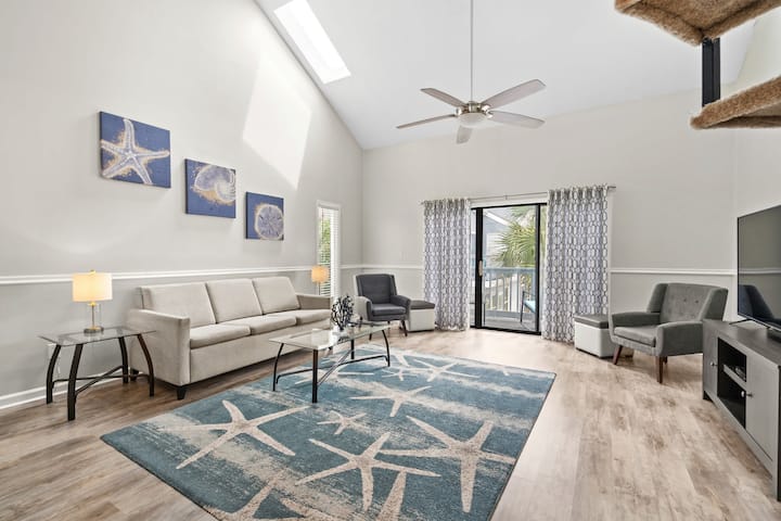 A Minimalists' Dream By Beach Star - Surfside Beach, SC