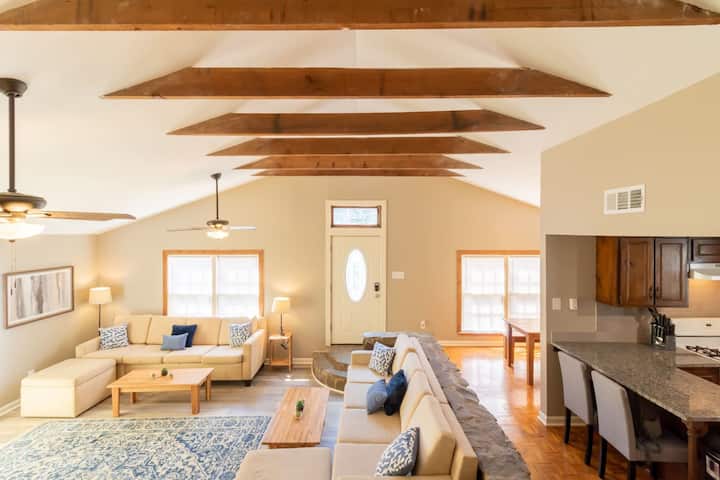 Interior Stonework, Great Spot- Delightful Doubles - Columbus, GA