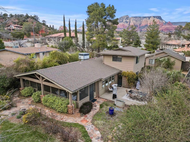 Uptown Luxury Garden Home W/ Hot Tub & Fire Pit - Sedona, AZ