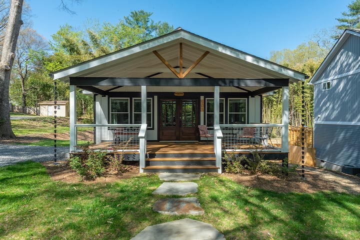Blue Heron Bungalow | 5 Min. To Downtown Black Mtn - Black Mountain, NC