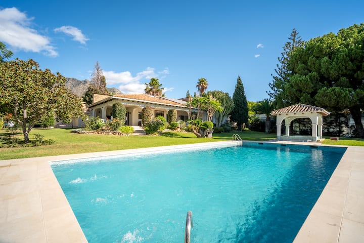 Scenic 5-bedroom Villa In Nagueles, Marbella - Marbella