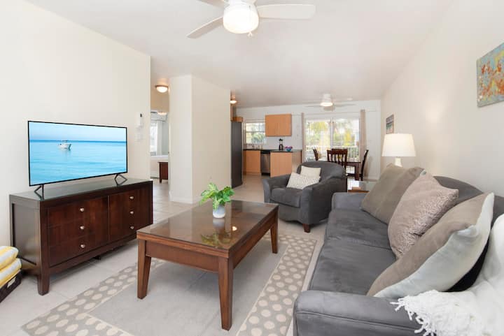 Snug Harbour View #7 - 2br 7 Mile Beach Canal - Cayman Islands