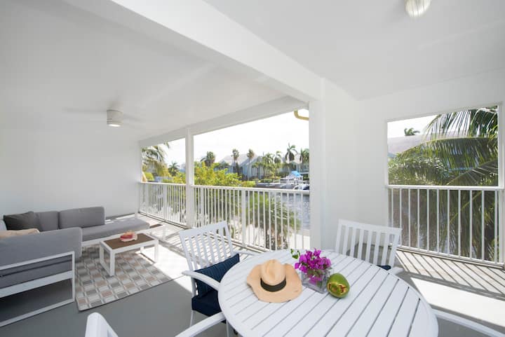 Snug Harbour View #9 - 2br/2ba 7 Mile Beach Canal - Cayman Islands