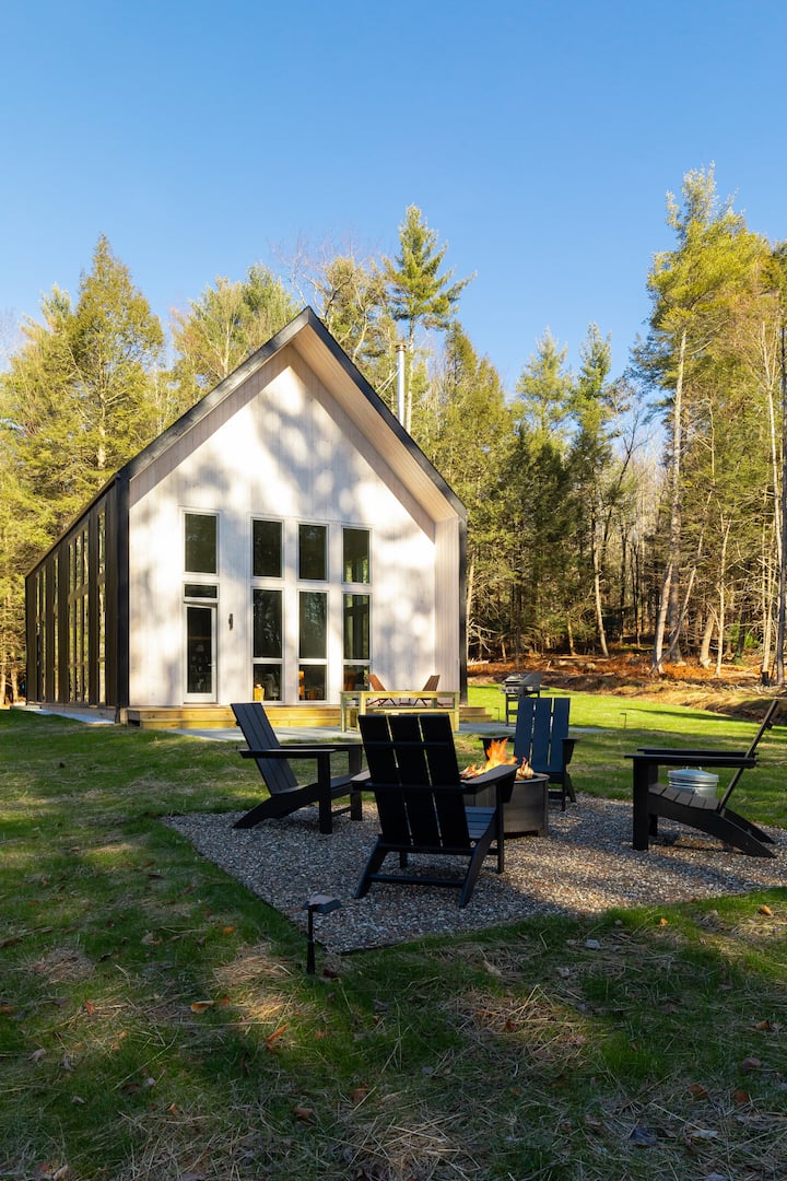 Bethel Woods Escape: Hot Tub + Fire Pit - Bethel, NY