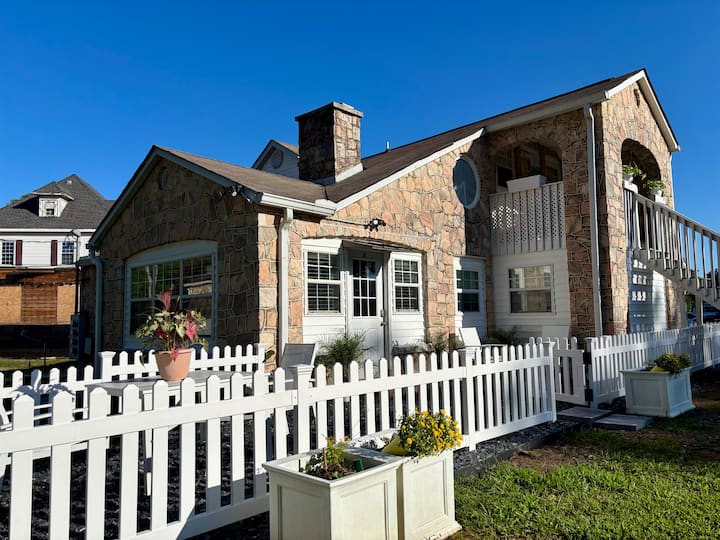 Woodward Villa Unit A - Steps To Dahlonega Square - Dahlonega, GA