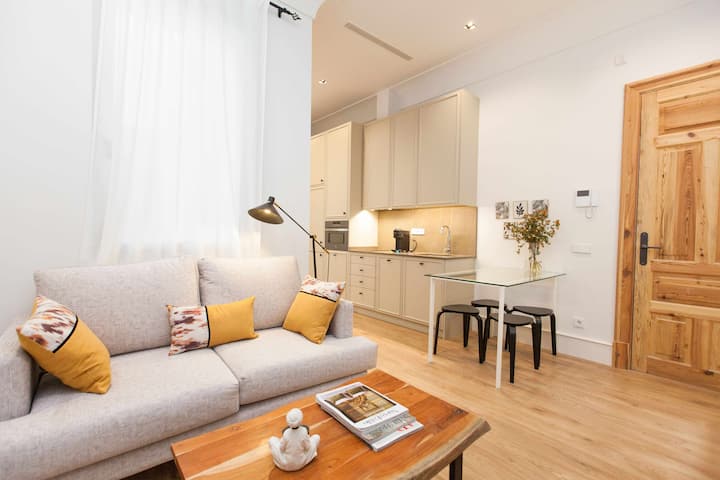 Isg Apartments: Cedaceros 0.4/parking - Seville