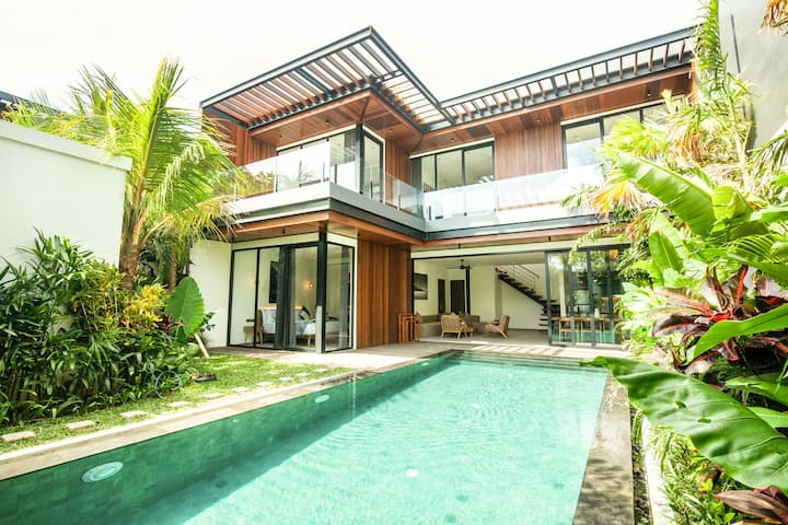 New 4br Villa 200m To The Beach Canggu - Bali