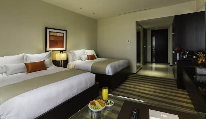 Close To Airport! 4 Spacious Room, Onsite Pool - Miami, FL