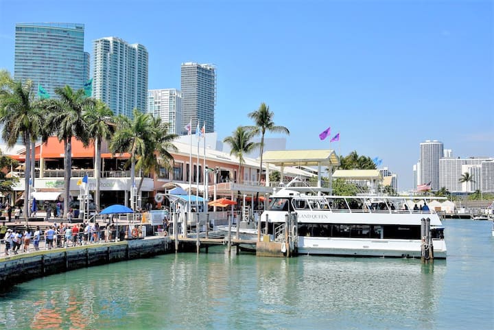 Miami Getaway! 4 Beautiful Rooms, Onsite Pool - Miami, FL