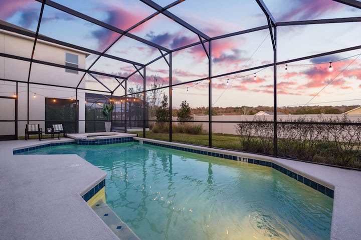 Upstay—vibrant Home W Themed Rooms, Pool & Games - Kissimmee, FL