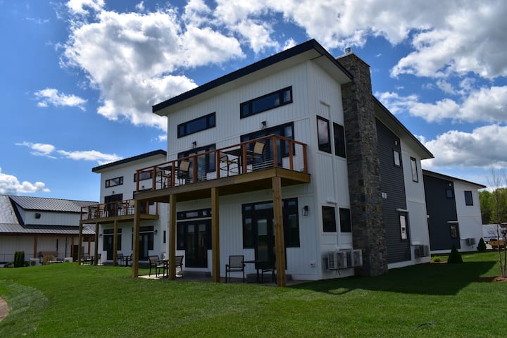 Luxury Guestroom In The Heart Of Ski Country! - Campton, NH