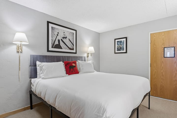 Hot Tub, Views, Next To Vail Mtn | Lh Studio - Vail, CO