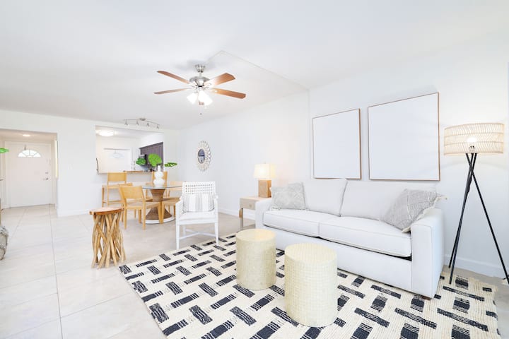 Malibu-vibes Patio Living W/firepit By The Beach - Boca Raton, FL