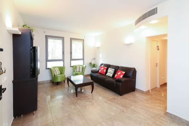 Strictly Kosher In Greek Colony - Jérusalem