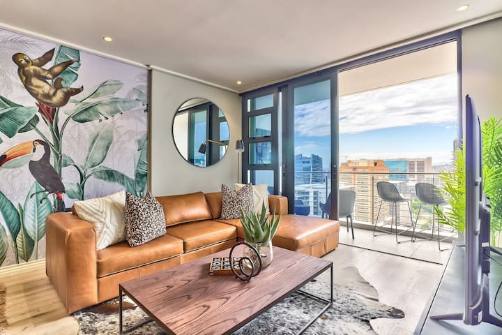 Designer Unit With Mountain Views & Pool - Le Cap