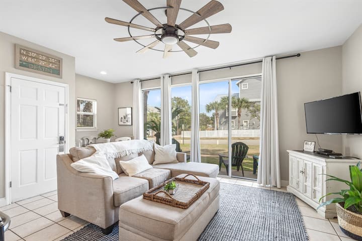 1st Floor Easy Walk To The Beach In Destin! - Destin, FL