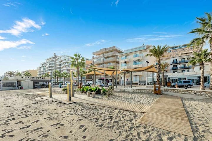 Apartamento En Primera Línea De Playa - Mijas