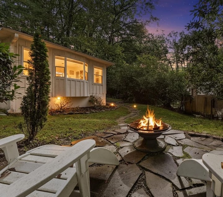 Mama Bear’s Cottage, Pond,firepit & Great Wifi - Highlands, NC